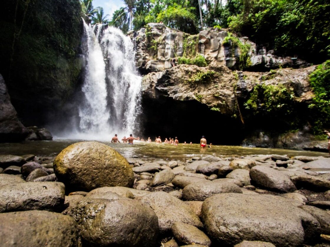 Kesejukan Air Terjun Tegenungan & 5 Aktivitas Seru