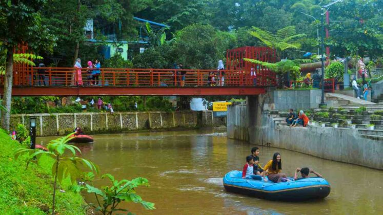Teras Cikapundung Bandung, Activities & Rafting