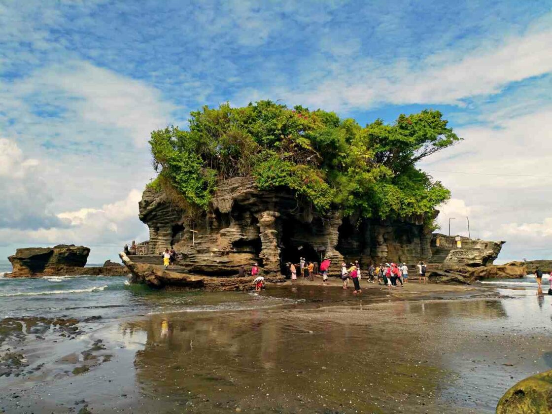 Tanah Lot Temple Entrance Ticket & Attraction - IdeTrips