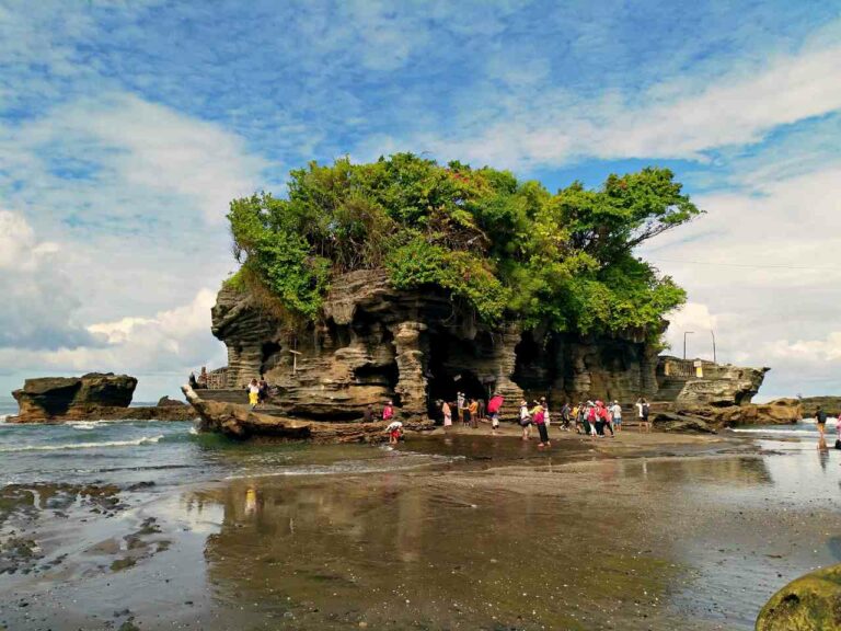 Tanah Lot Temple Entrance Ticket & Attraction