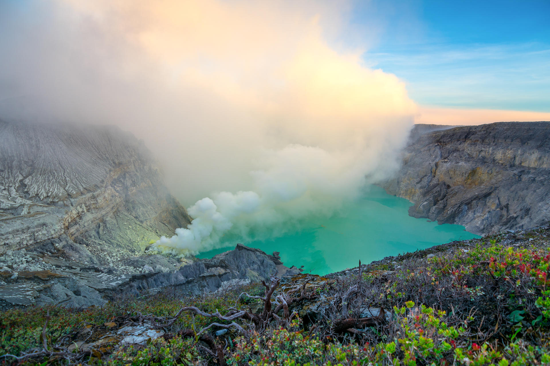 Ijen Crater Banyuwangi, Complete Guide & Entrance Fee - IdeTrips