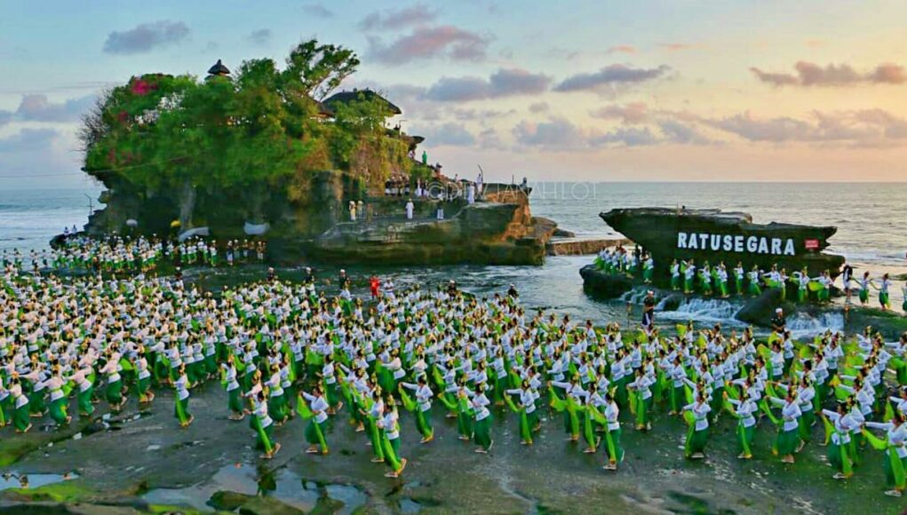 Pura Mengening Temple Guide, Melukat and Entrance Fee - IdeTrips