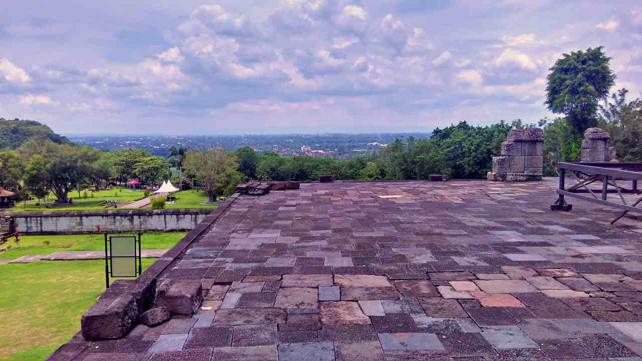 Ratu Boko Temple Entrance Fee & Attraction - IdeTrips