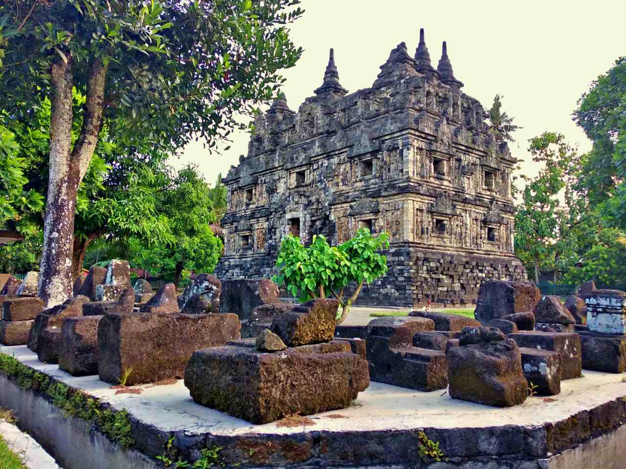 Sari Temple (Candi Sari) Attraction & Entrance Fee - IdeTrips