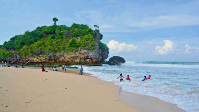 Drini Beach Guide To Explore & Top Things To Do