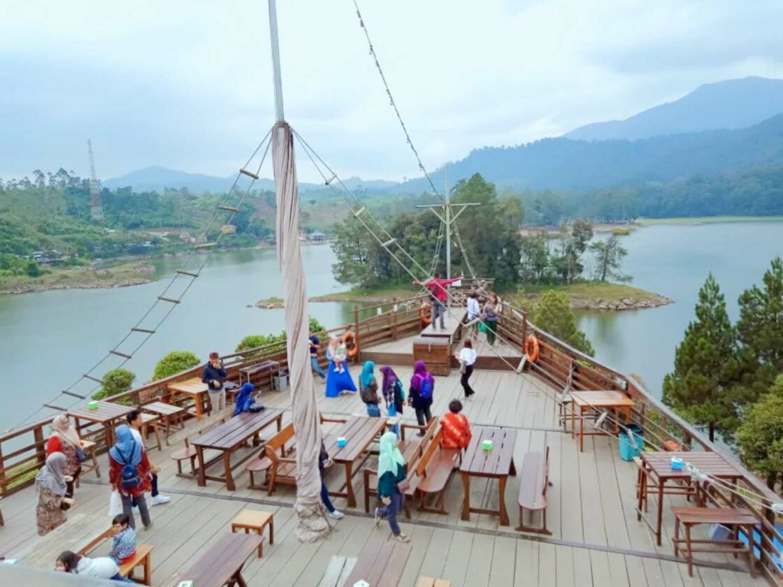 Patenggang Lake Bandung Activities & Glamping