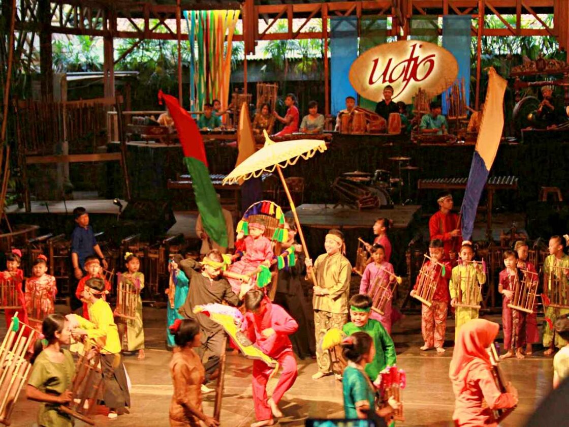 Saung Angklung Udjo Attraction & Entrance Fee - IdeTrips