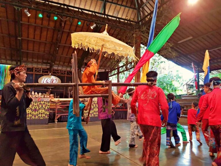 Saung Angklung Udjo Attraction & Entrance Fee - IdeTrips