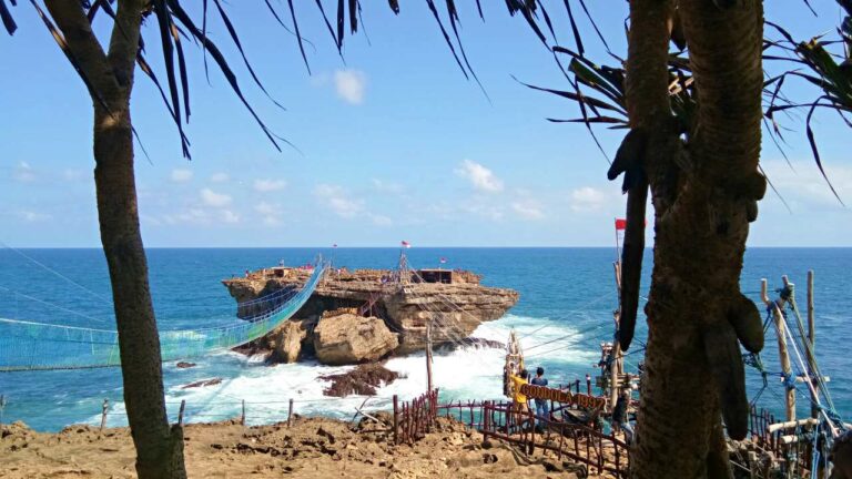 Timang Beach Gondola Extreme Ride & Bridge - IdeTrips