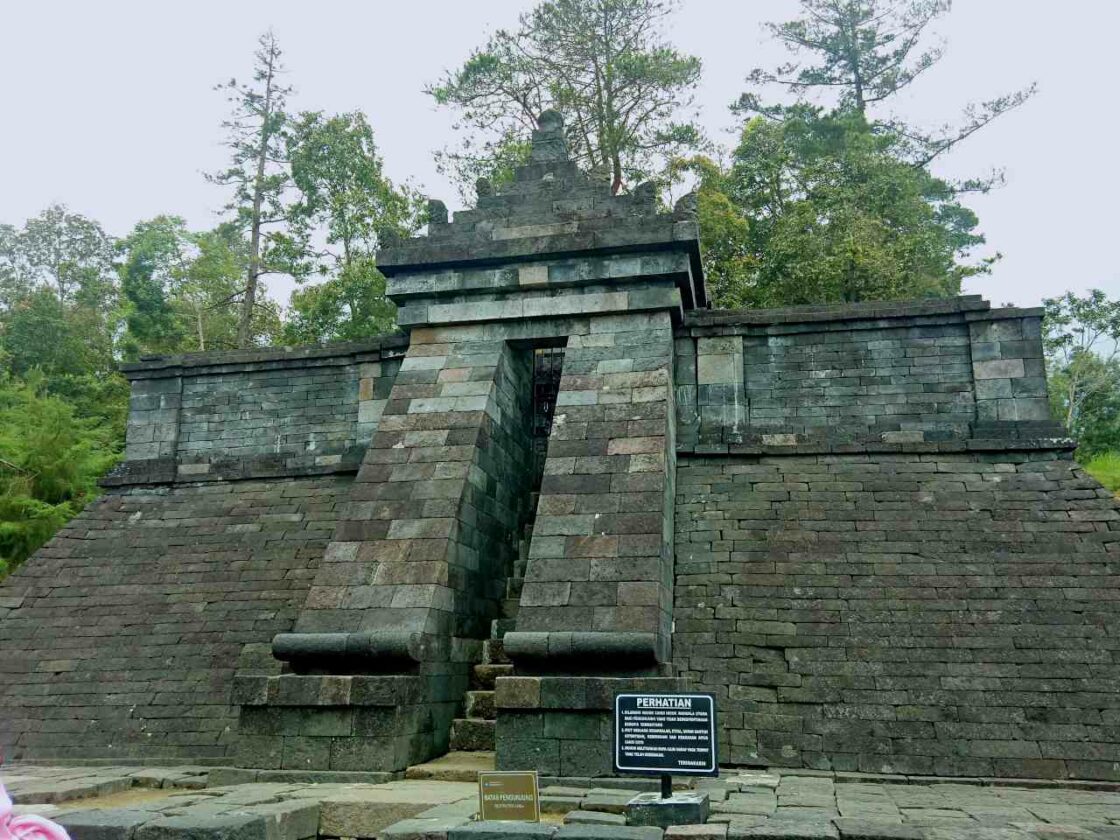 Cetho Temple Guide, Sunset Spot & Attraction - IdeTrips