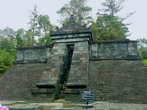 Cetho Temple Guide, Sunset Spot & Attraction - IdeTrips