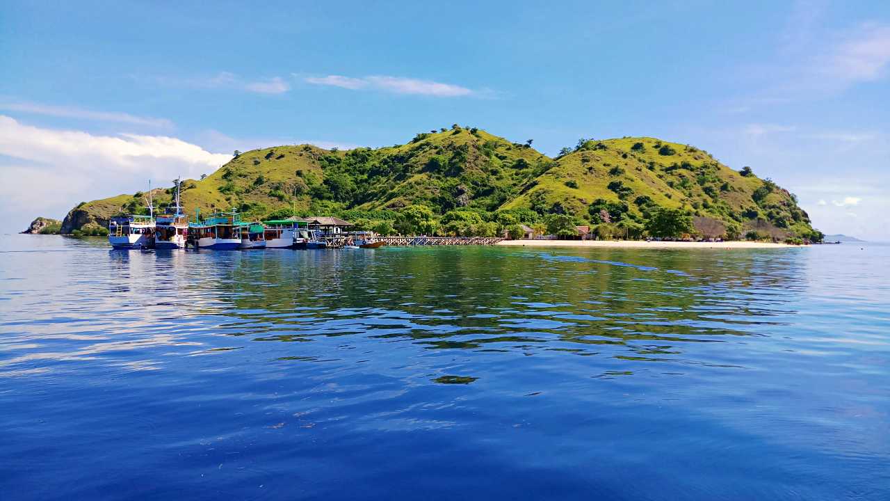 Kanawa Island Guide, Activities & Entrance Fee - IdeTrips