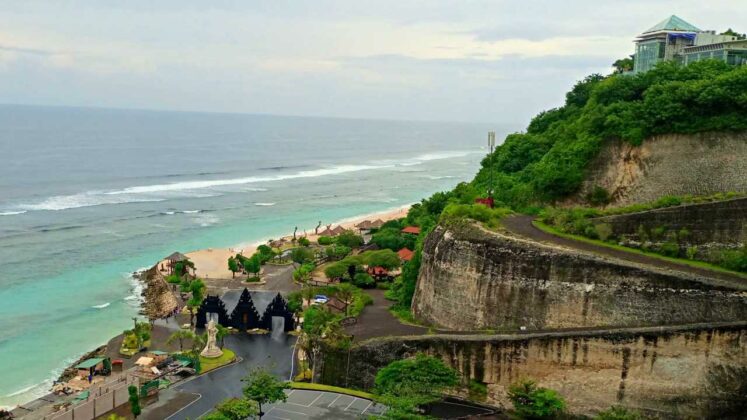 Melasti Beach Bali Guide & Kecak Dance Show - IdeTrips
