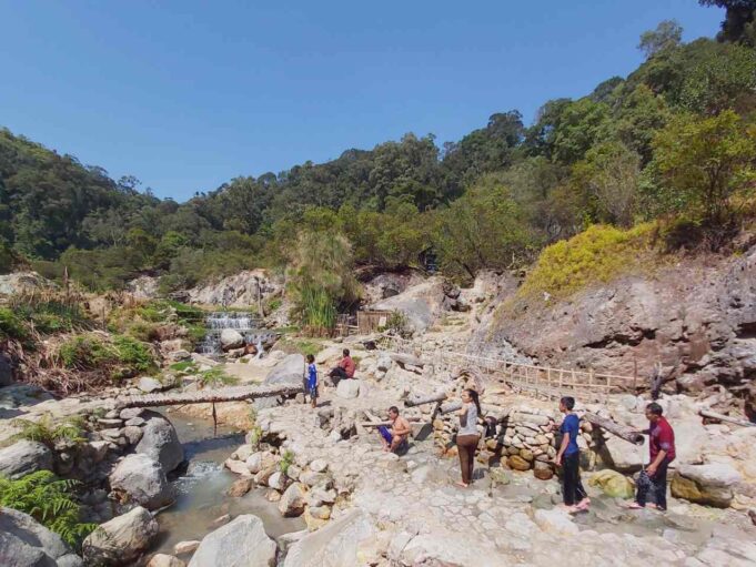 Rengganis Suspension Bridge Guide, Entrance Fee and Attractions - IdeTrips